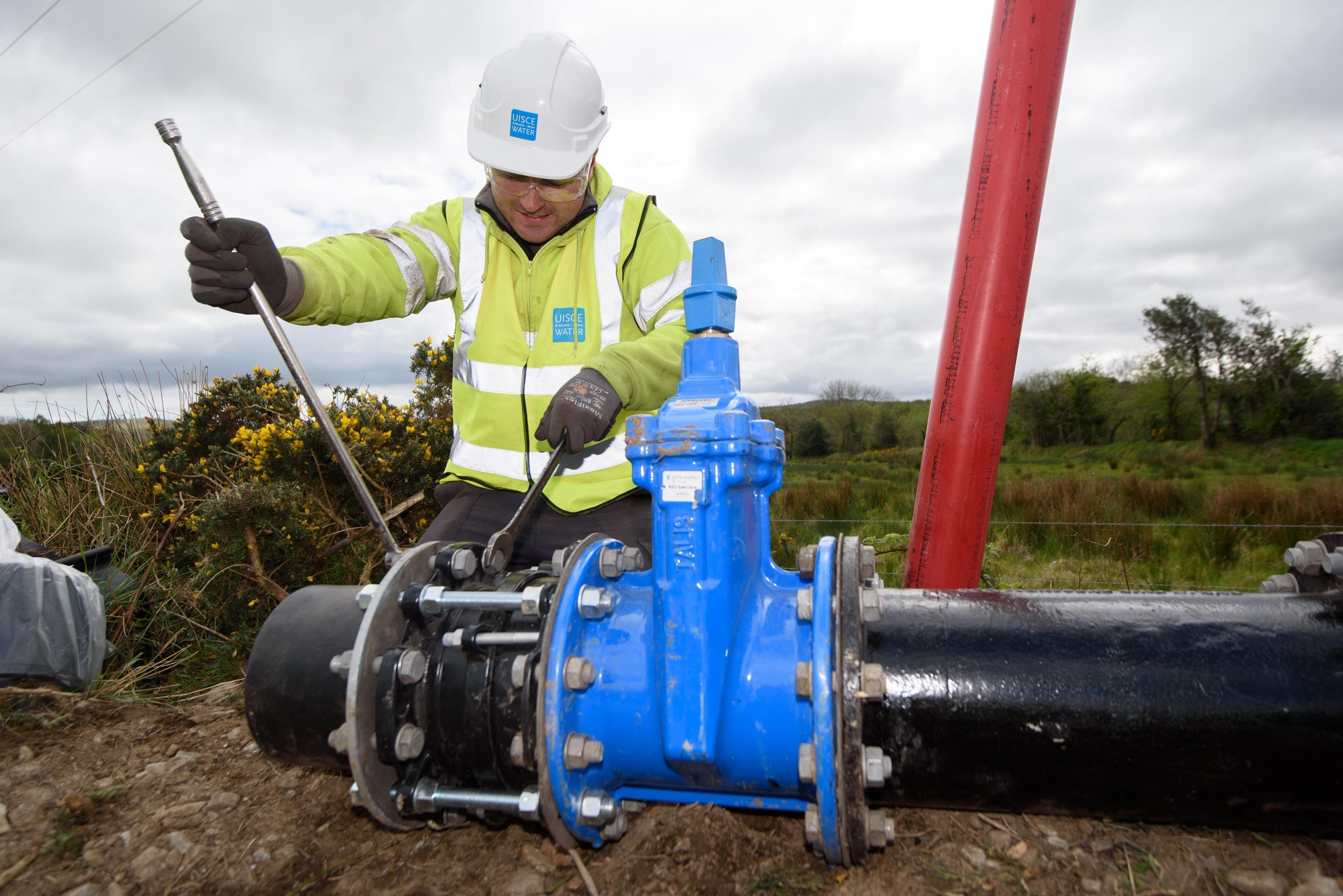 Image of man working on a watermain | Fingal County Council